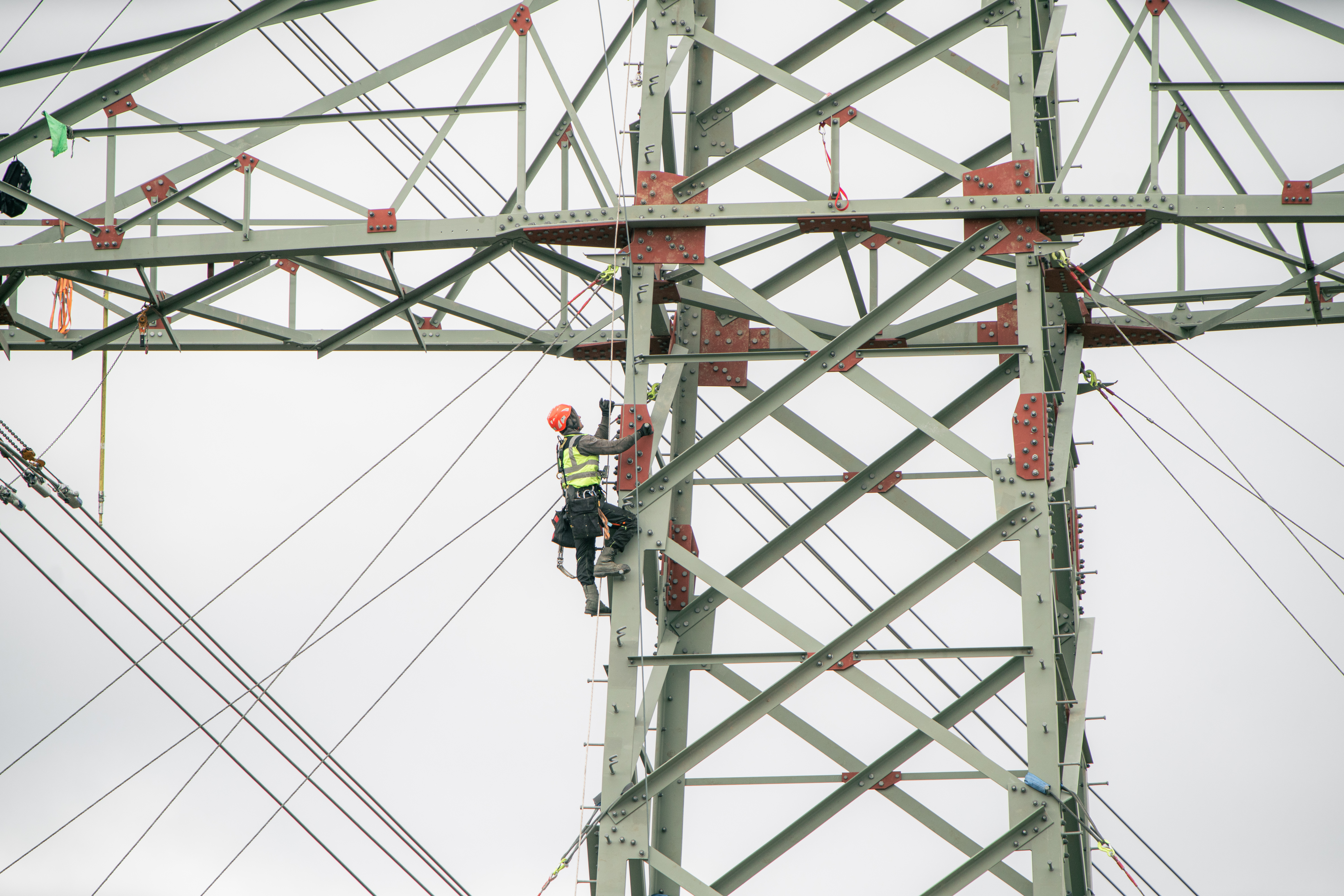 Overhead line construction: modernisation & reinforcement | Cteam Germany